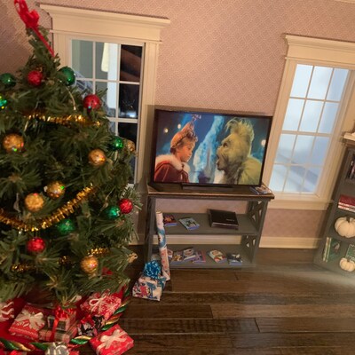 Miniature Christmas TV & DVD Set Doll House Furniture Christmas Dvd's 1 ...