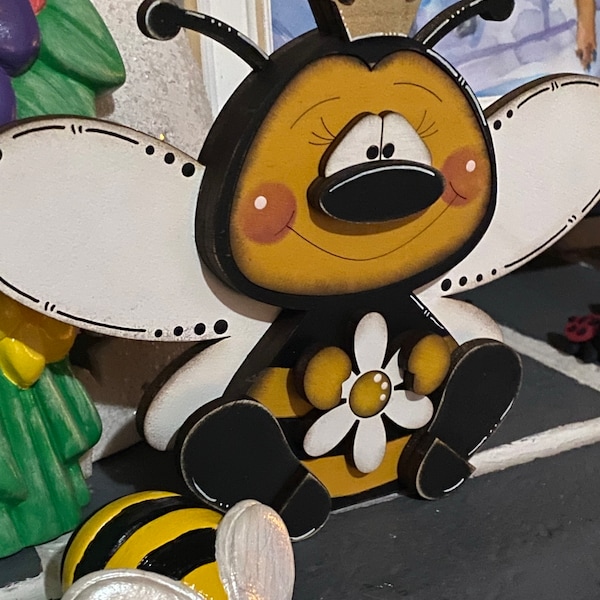 Rustic Wooden Bee Decor - Farmhouse Style Wooden Bee Accent - Queen Bee ...