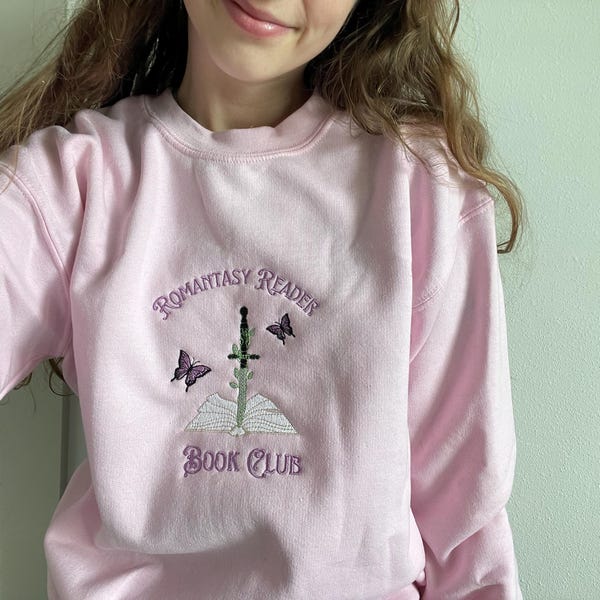 Romantasy Reader Sweatshirt / Fantasy Romance Reader Merch / Bookish ...