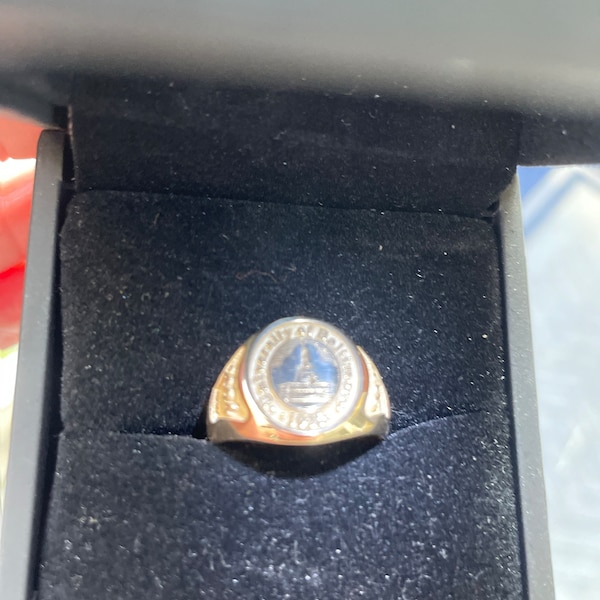 14K Gold Class Ring – Personalized Graduation Signet, Custom Engraved ...