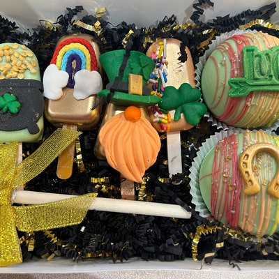 St Patrick's Day Treat Box With Cakesicles/cakepops, Leprechaun Bombs ...