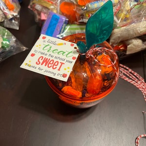 A Little Treat to Make the School Year SWEET TAG, First Day of School ...