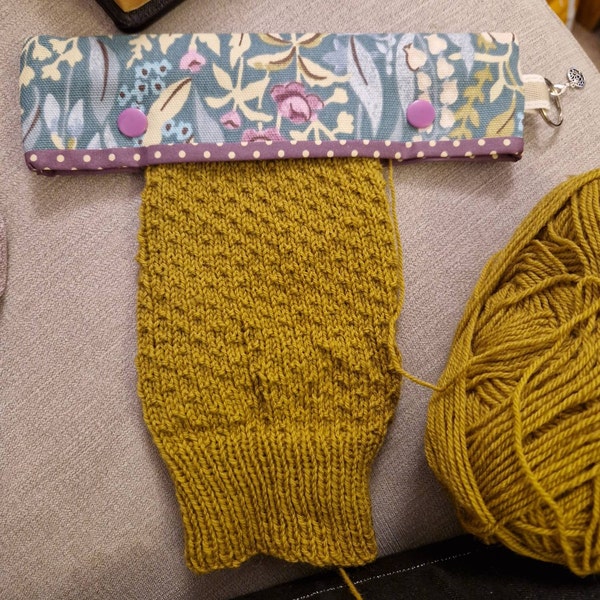 Crochet Hook Roll or Dpns 6 Needle Case With Stitch Marker Ring and 9 ...