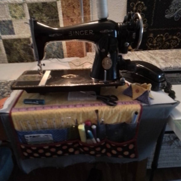 Vintage 1948 Singer Featherweight Sewing Machine in Good Working ...