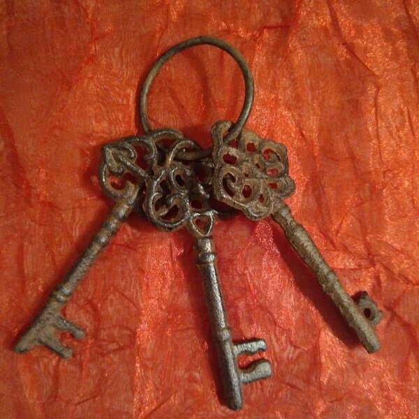 Vintage Cast Iron Keys Set Home Decor Piece - Etsy