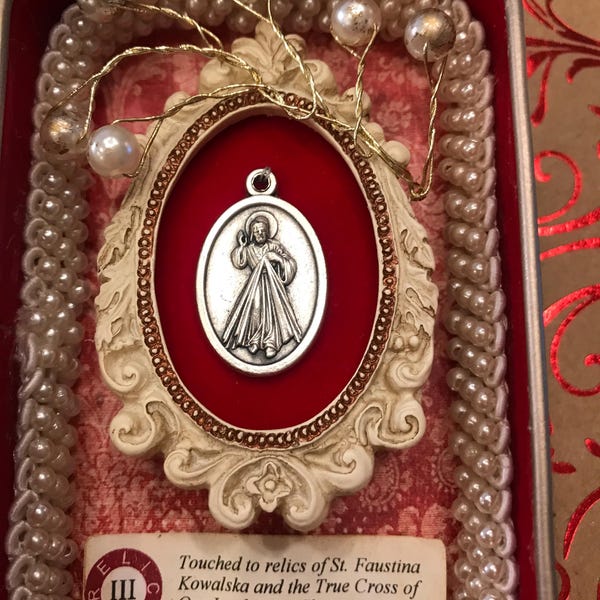 Divine Mercy Relic Medal Pack - Third Class Relic Holy Card & Medal ...
