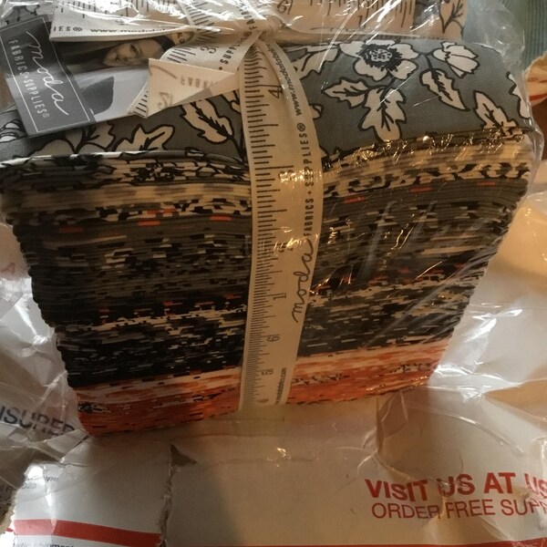 Pumpkins in a Row Table Runner Pattern by Fig Tree Quilts Charm Pack ...