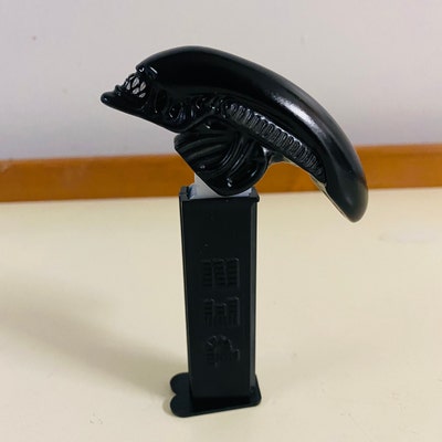 Custom Functional Black Alien Xenomorph Warrior Drone Pez Dispenser ...