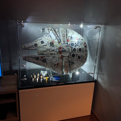 LED Light Display Case for Star Wars™ Millennium Falcon™ Vertical ...