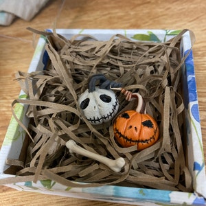 Mini Skulls Mini Bone Skull Figure Big Pile of Bones 12th Scale ...