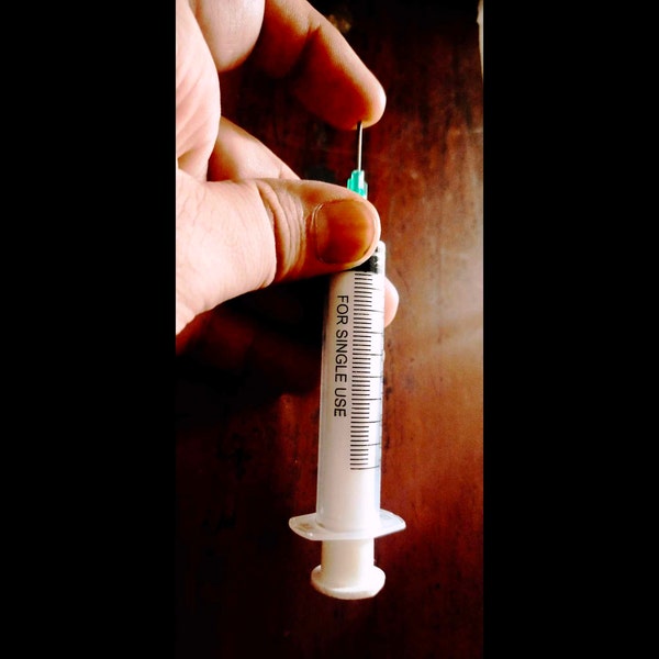 Retractable Stunt Syringe - Realistic Film Prop for Medical Scenes ...
