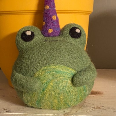 Fronk the Frog / MADE TO ORDER Needle Felted Frog Sculpture - Etsy