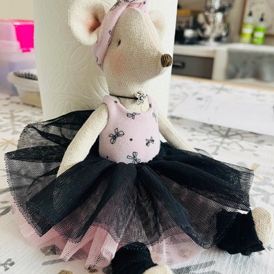 Muis gevulde pop in romper 10 patroon en tutorial, muispatroon, voor ...