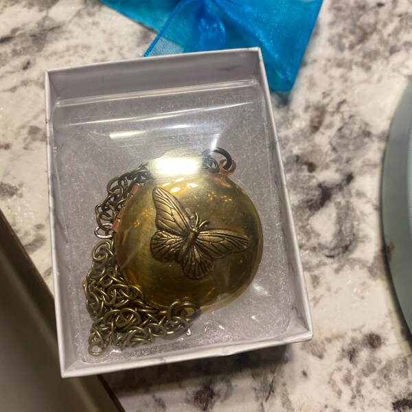 Folding Locket Black Enamel Antiqued Silver Wreath Folding Unisex 4 ...