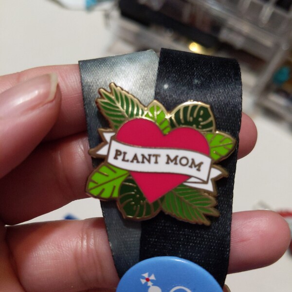 Plant Mom Hard Enamel Pin in a Mom Tattoo Style - Etsy Canada