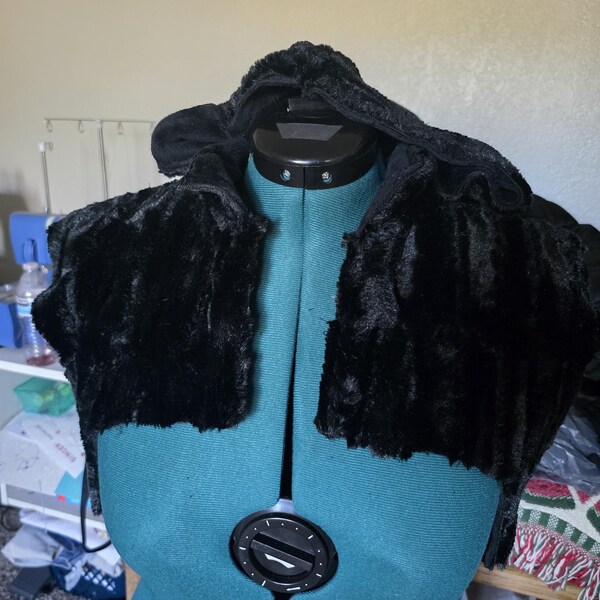 Hooded Half Vest Sewing Pattern, LARP Rogue Pattern, Medieval Villain ...
