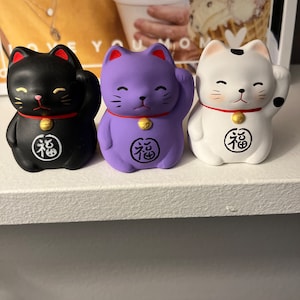 Japanese Lucky Cat Statue, Maneki Neko Figurine, Beckoning Waving Cat ...