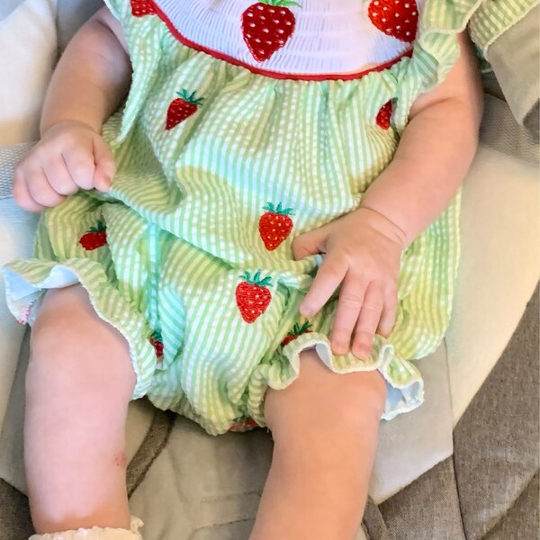 Girls Seersucker Bubble Crawfish Smocked Outfit Perfect for Spring ...