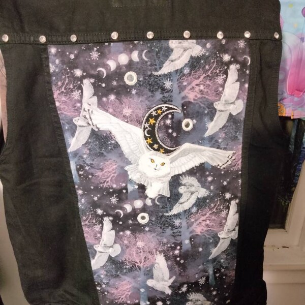Raven, Crow Flying, Bird Embroidered Patch 3 Sizes Available, or I Can ...