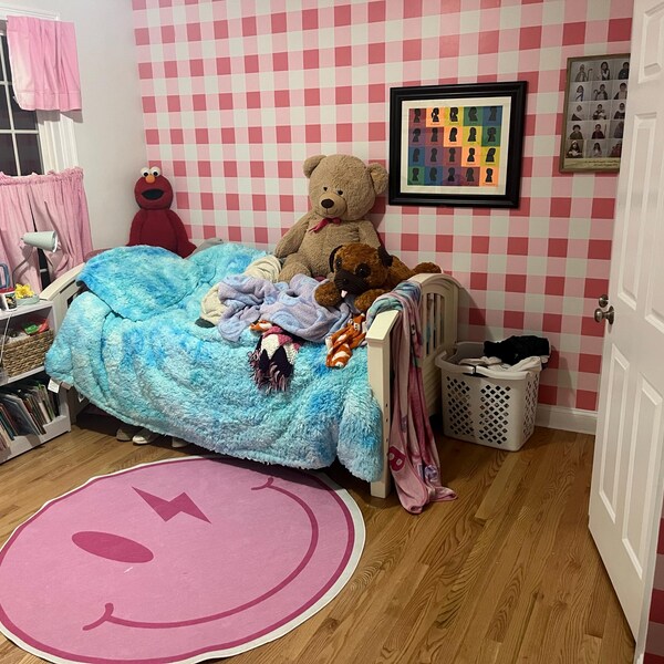 Pink Preppy Smiley Face Rug | Lightning Bolt Dopamine Decor | Eclectic ...
