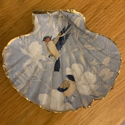 William Morris Granville Gold and Green Scallop Shell Dish Ornament ...