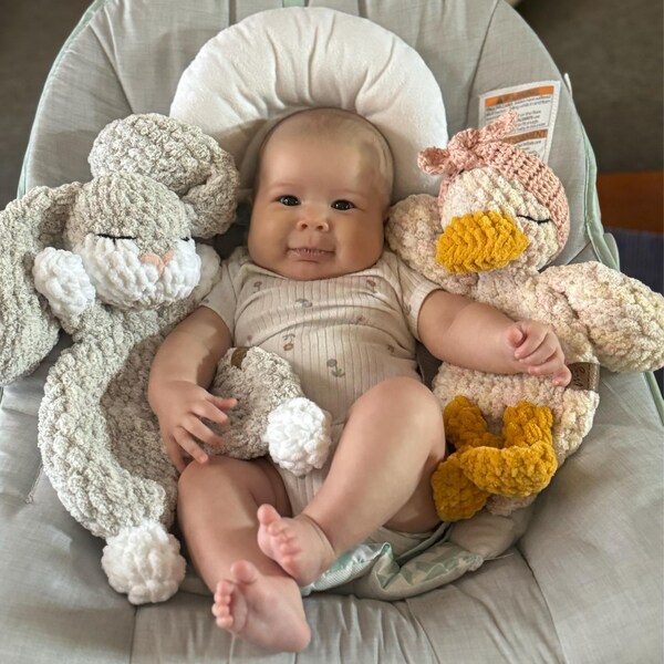 Duck Plushie | Stuffed Animal | Cozy Plushie | Della Duck | Crochet ...