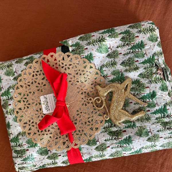 Elegant Lace Bundle, Vintage Crocheted Tatting Bundle, Slow Stitch ...