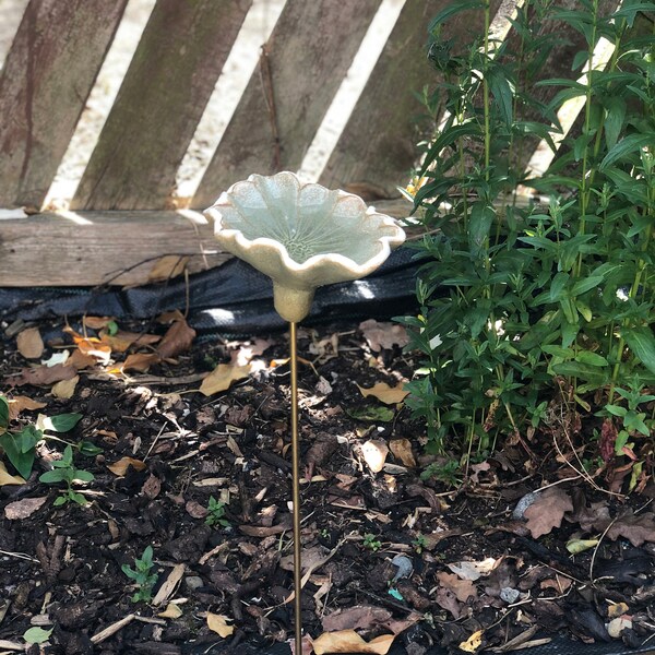 Daisy Bird Bath on Brass Rod, Ceramic Garden Flower Bird Bath Sculpture ...