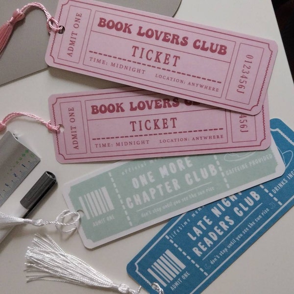 Black and White Wavy Checkered Patterned Bookmark Booktok Book Lover ...
