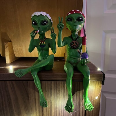 Hippie & Stoner Alien Invasion 10 H Pot Smoking Alien Couple - Etsy