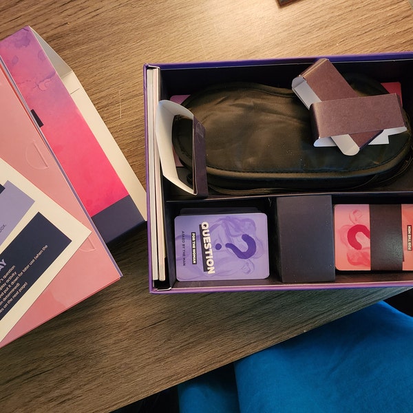 Sexy Game With Erotic Paintings. Box of Burning Desires. Valentines ...