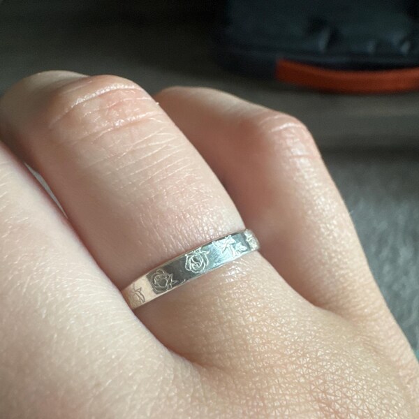 Mini Birth Flower Band • Gold or Silver - Flower Ring - Personalized ...