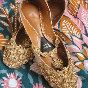 Embroidered Gold Jutti/ Khussas Ladies Pakistani Indian Khussa Sandal ...