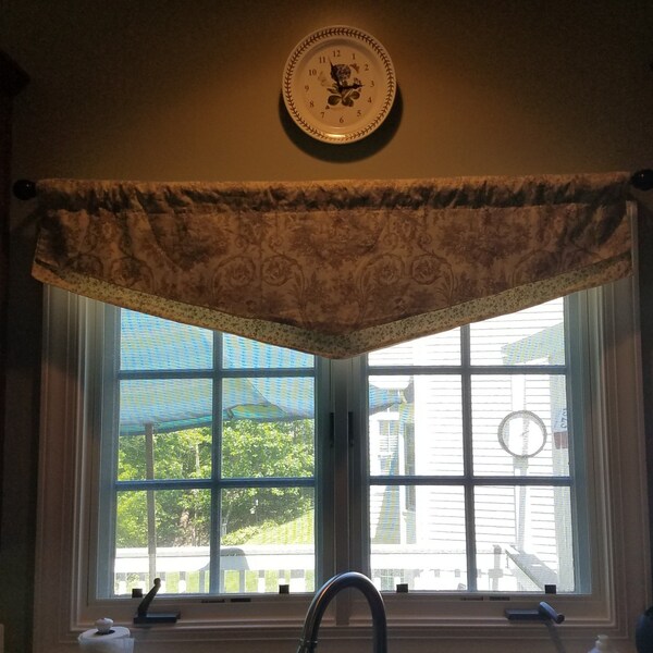 VINTAGE 40s SHABBY French Cabbage ROSES Chintz Window Valance or ...