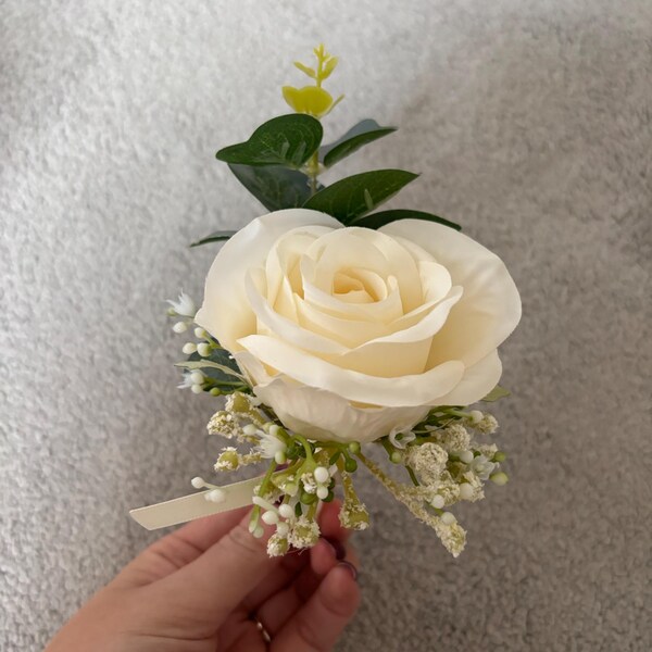 Rustic Inspired Wedding Table/registrar Arrangement in Ivory and Sage ...