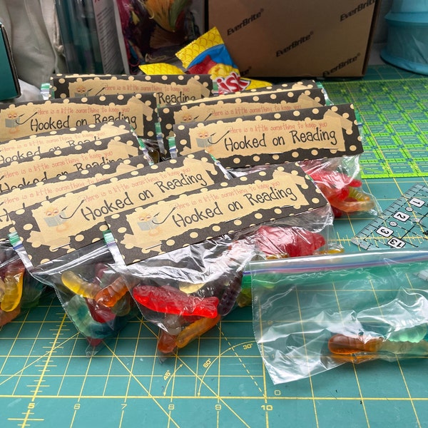 2024 Graduation Fun Facts V2 High School Graduation Party Decoration ...