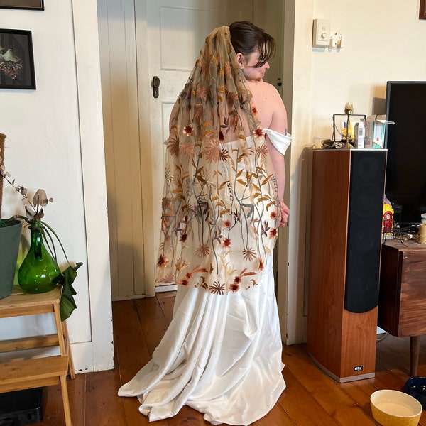 Autumn Leaves Falling (white) | Bridal Veil, Summer Fall Wedding ...