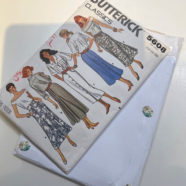 Simplicity 7165 Top Bodice Gathered to Round Yoke Neckline Puff Sleeves ...