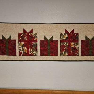 Christmas Present Table Runner PDF Pattern - Etsy
