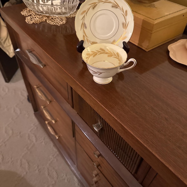 Vintage Set of 4 Quezel Art Glass Shades, Threaded Hearts and Vine ...
