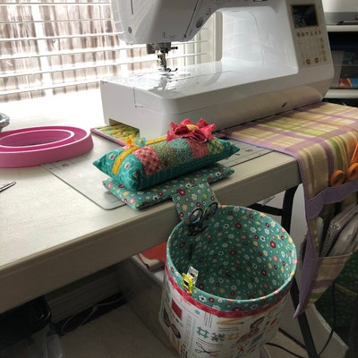 Thread Catcher With Detachable Pincushion, Sew in Style, Scrap Catcher ...