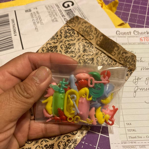 16 Vintage Tiny Plastic Charms Assorted Mix Miniature Gumball Charms ...