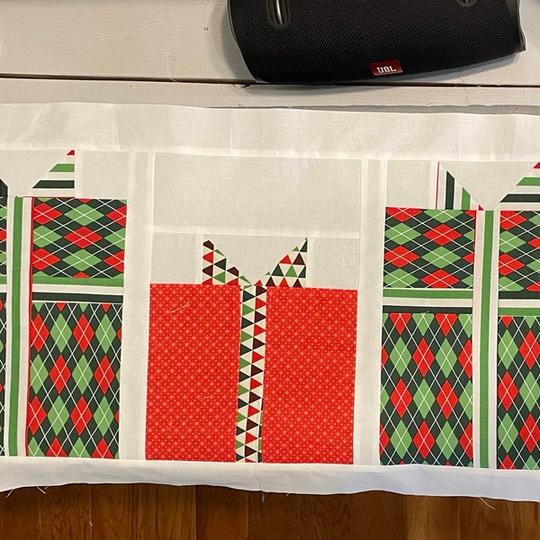 Christmas Present Table Runner - PDF Pattern - Etsy