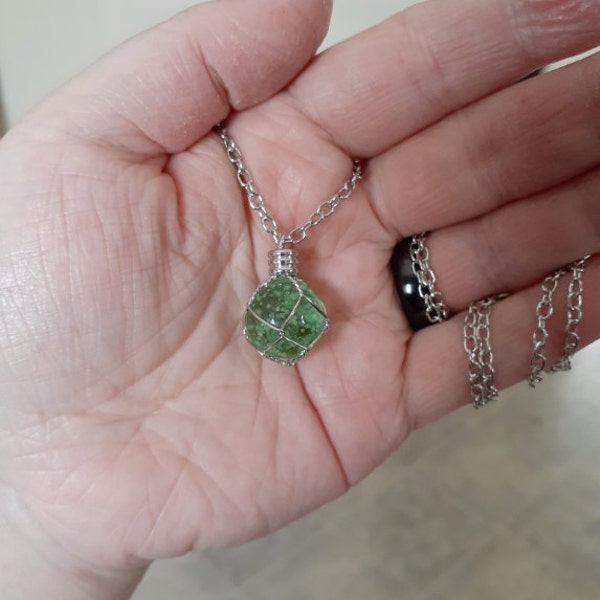 FFVII Glowing Holy Materia Necklace - Final Fantasy VII Inspired Glow ...
