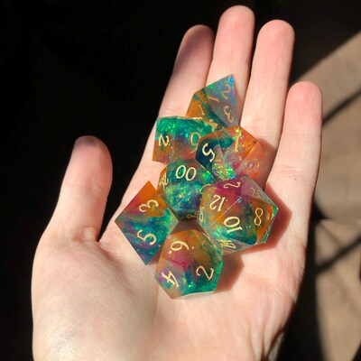 Black Wood Plant Bee Motif Dice Box - Etsy UK