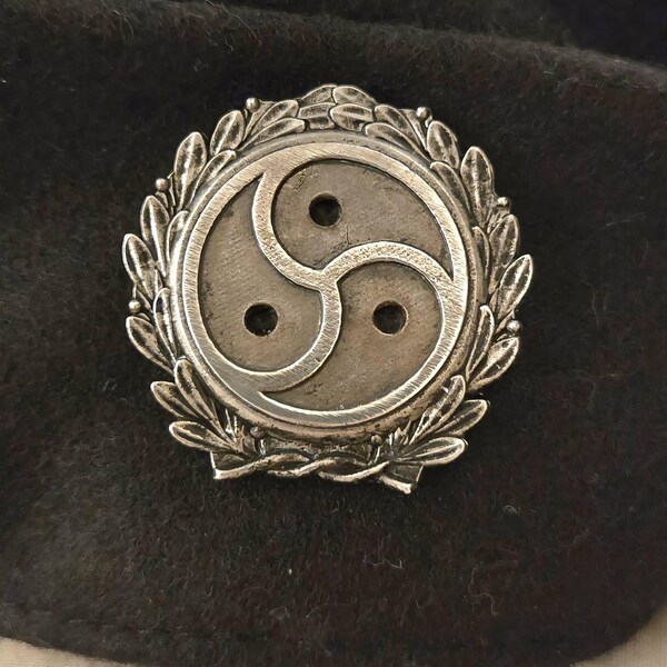 Tudor Rose Skill Badge - LARP Cosplay Pin - Handcrafted Pewter ...