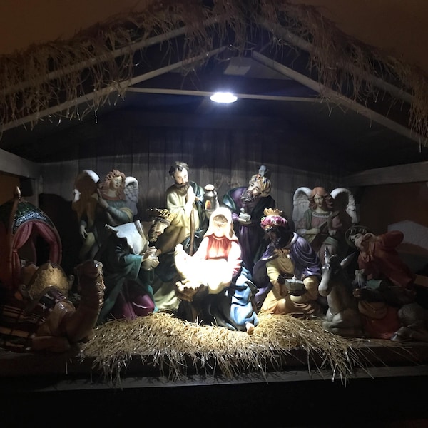 Ready to Ship,large Traditional Log Nativity Stable, 18 1/2"x 15"x 13 1 ...