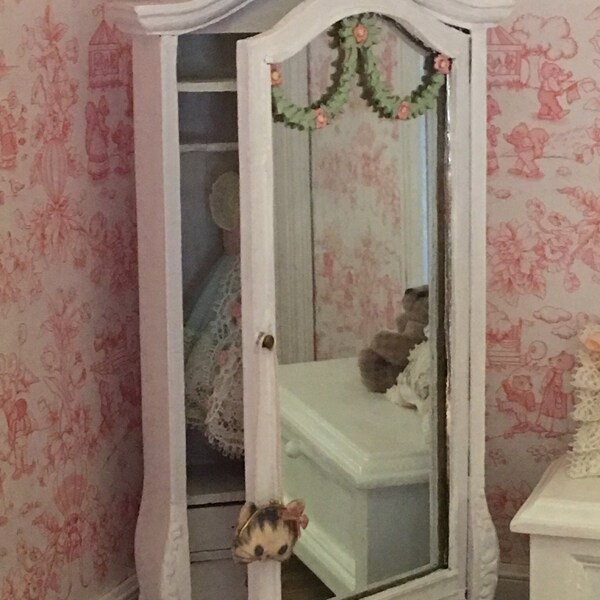 MISS. NOMI - Funny Wooden Doll, Articulated, and Hand Painted ...