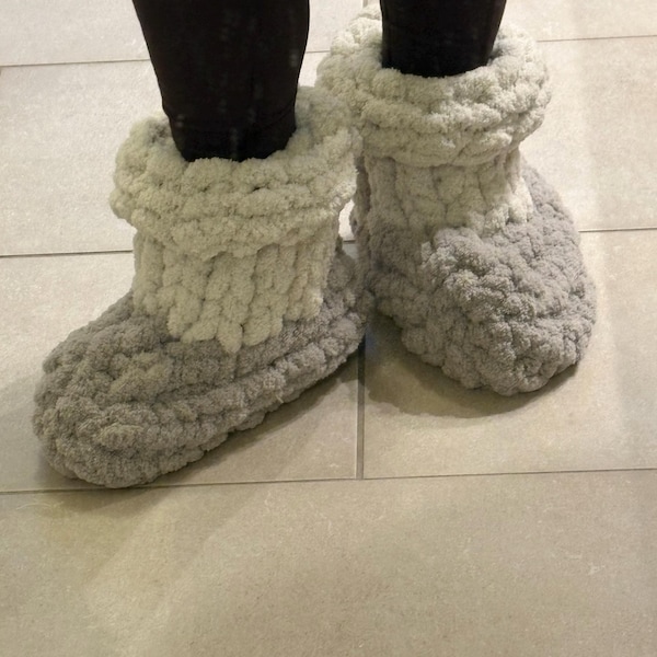 Chunky Knit Bootie Slippers Pattern: Finger Knit Cozy Booties (video ...