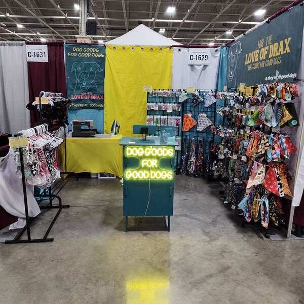 Flat Packed Plywood Bookshelf Display for Retail Popup Trade Shows and ...